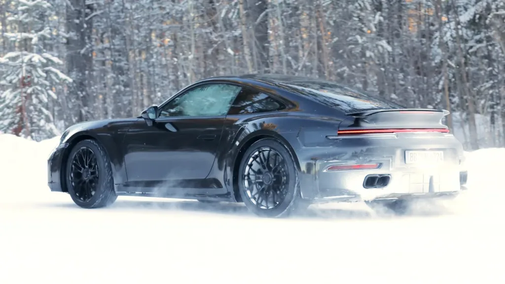 Porsche 911 Turbo (992.2 Turbo) 小改款間諜照搶先看 - 車市快訊 - C1 駕駛課程